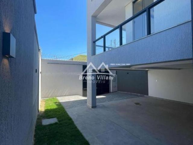 Casa em meio lote com 270 m² de área construída, espaço gourmet, 4 vagas