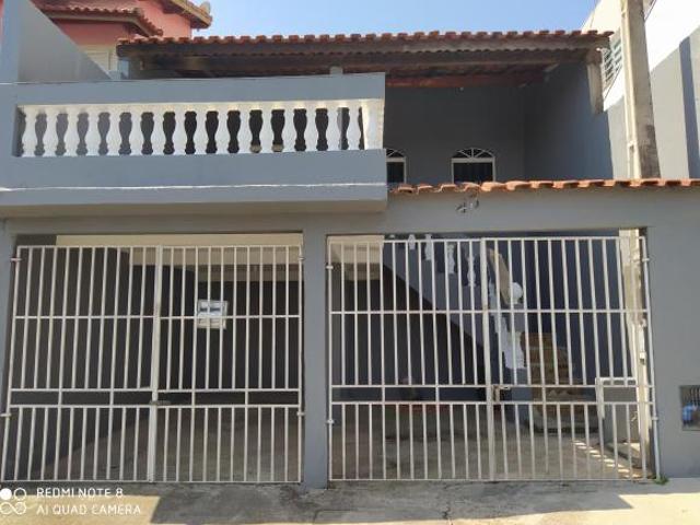 Casa ampla com varanda e garagem para 2 carros Jardim Universo