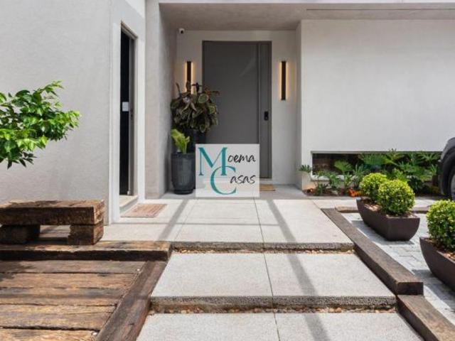 Casa em Moema à Venda Alto Padrão 4 Suítes, Piscina e Espaço Gourmet