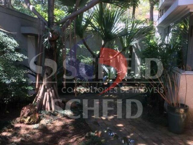 Casa em Moema com 5 quartos, sendo 2 suítes para venda