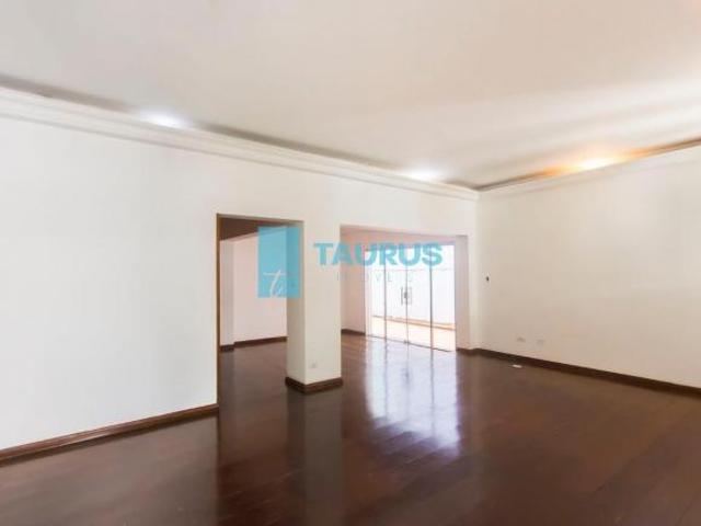 Casa em Moema 350m², 4 vagas, 3 dormitórios
