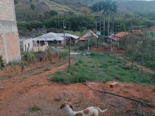 Casa em Moeda, bairro Pedra Vermelha