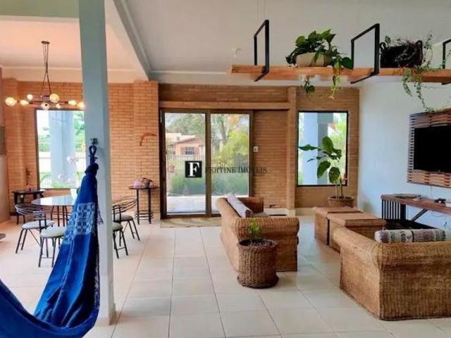 Casa em monções com 4 suítes