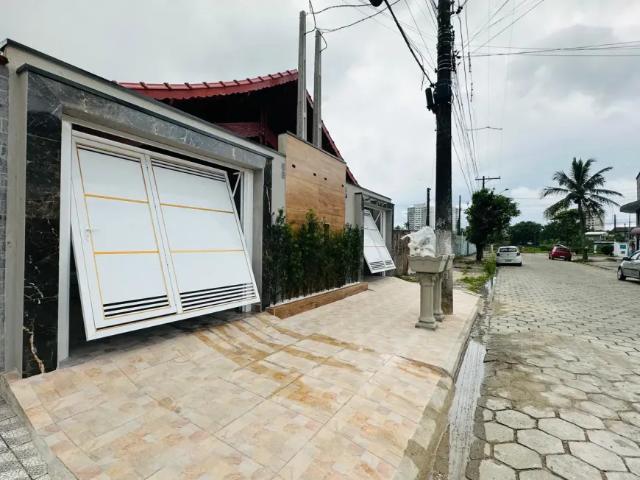 Casa em Mongaguá, bairro vera cruz com piscina