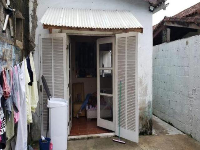 CASA EM MONGAGUÁ