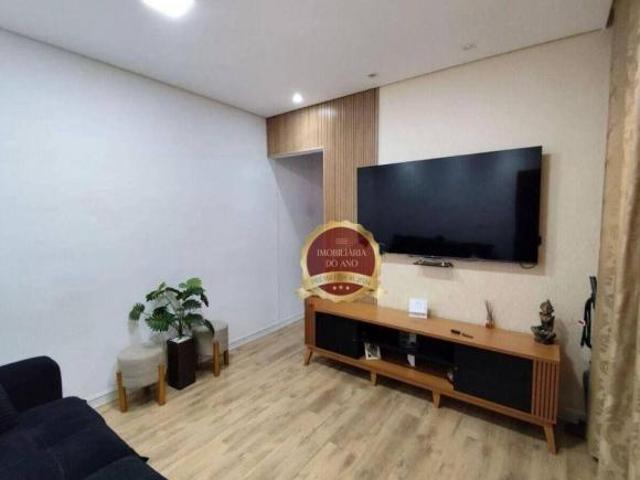 Casa em ótima localização, 2 quartos sendo 1 suíte, 2 vagas de garagem, quintal com área gourmet com