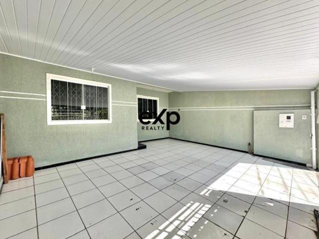 Casa em ótima localização, bairro Braga, a poucos metros da rua Joinville, próximo a vários comércio