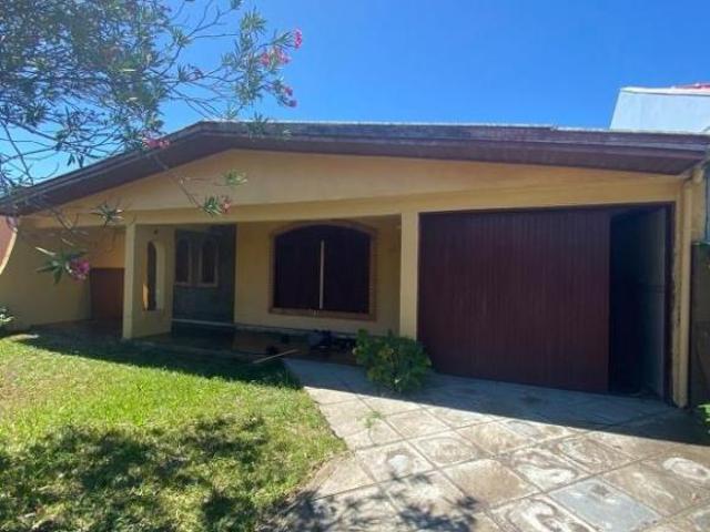 CASA EM ÓTIMA LOCALIZAÇÃO EM TRAMANDAÍ