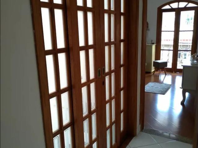 Casa em ótima localização no bairro da Colônia