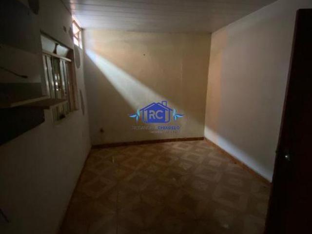 Casa em otima localizaçao a 500 m do centro, possui 02 quartos, sala, cozinha, banheiro, area de ser