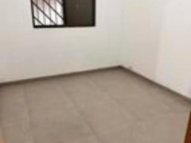 Casa em ótimo estado de conservação, 2 quartos, sala, cozinha, banheiro social, área de serviço, var