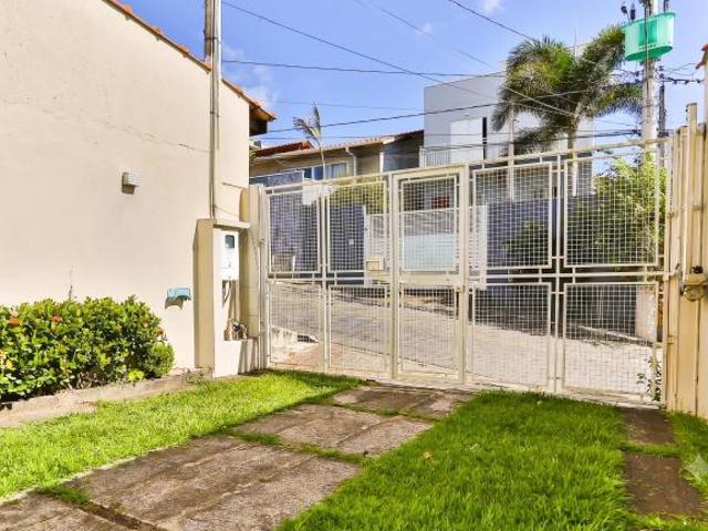 CASA EM ATIBAIA | 130m² | 2 suítes | Jardim | Churrasqueira | Prox. a Lucas