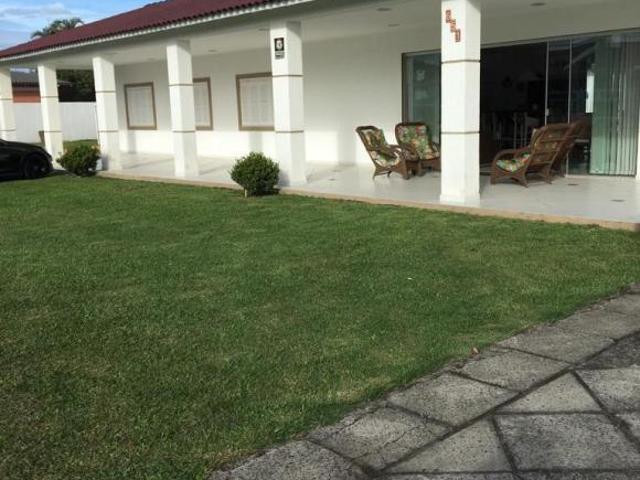Casa em Atlântida em dois terrenos