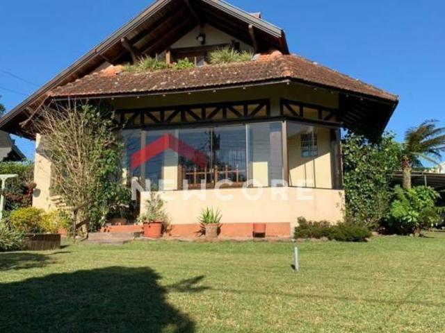 Casa em Av. Central Jardim dos Ipês Gralha Azul Gramado/RS