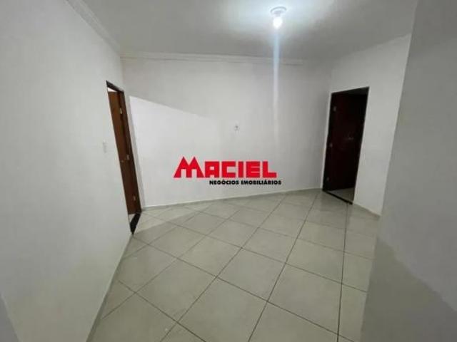 Casa em avenida com opção para comercio
