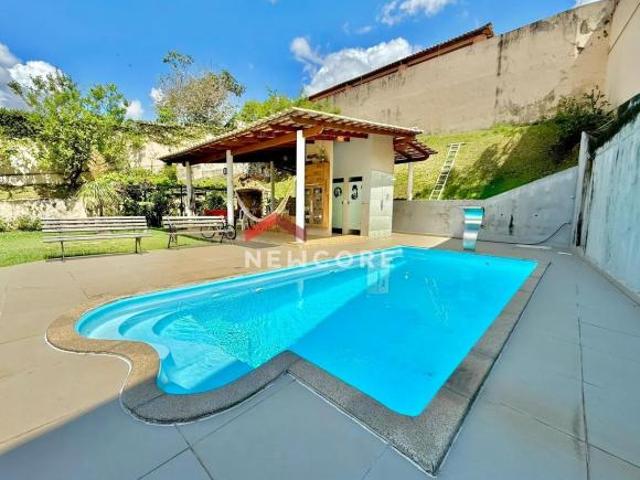 Casa em Avenida Alfredo Camarate São Luiz Belo Horizonte/MG