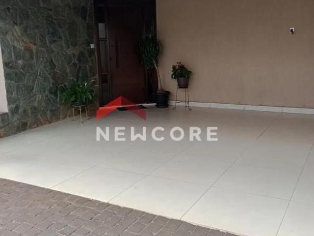Casa em Avenida Godevino Alves da Rocha Jardim Patrícia Uberlândia/MG