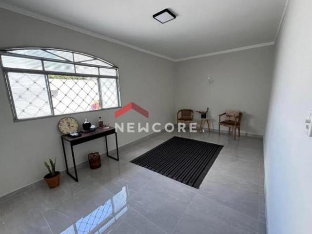 Casa em Avenida Doutor Antonio Tavares Pereira Lima Jardim Tabapuã Vila Xavier Araraquara/SP