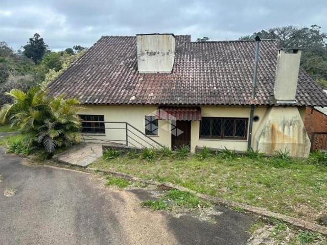 Casa em Avenida de Grande Fluxo