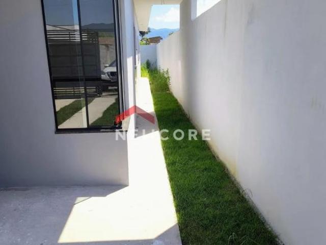 Casa em Avenida Emílio Manzano Lhorente Balneário dos Golfinhos Caraguatatuba/SP