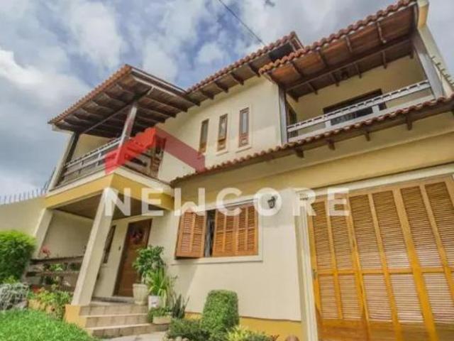 Casa em Avenida José Corrêa da Silva Cavalhada Porto Alegre/RS