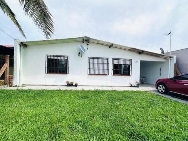 Casa em avenida na Praia de Atlântida Sul
