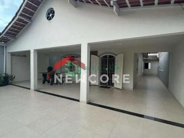 Casa em Avenida Padre Manoel da Nobrega Jardim Santana Mongaguá/SP