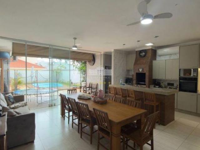 Casa em Aeroporto, Araçatuba/SP de 225m² 3 quartos à venda por R$ 1.100.000,00