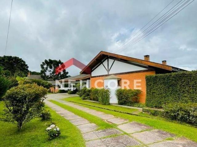 Casa em Alameda Água Marinha Jardim do Embaixador Campos do Jordão/SP