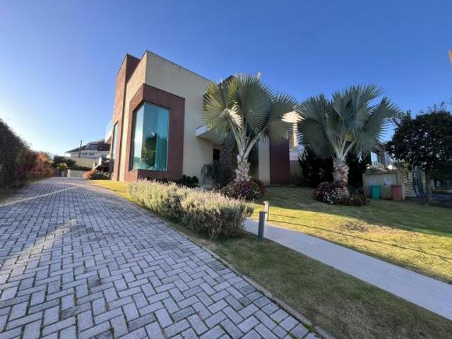 Casa em Alphaville Graciosa 4 suítes piscina