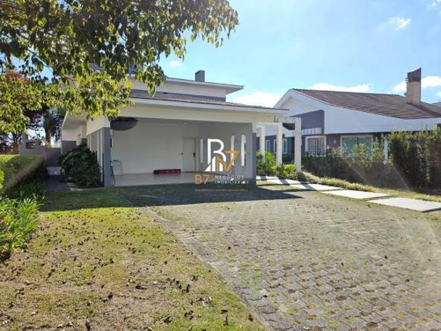 Casa em Alphaville Graciosa com 4 suítes, fundos para o campo de golfe, 465m² pr
