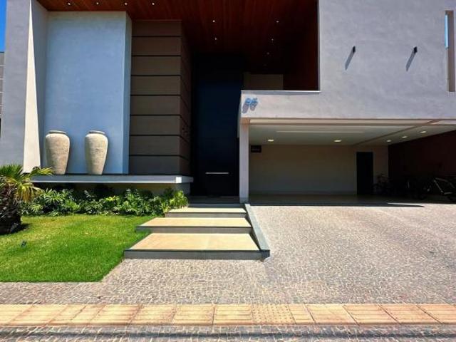 Casa em Alphaville São Paulo em condomínio fechado alto padrão com 4 quartos