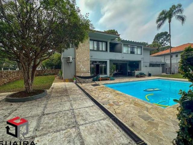 Casa em Alto de Pinheiros com 420m²