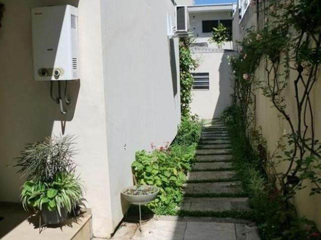 Casa em Alto de Pinheiros com 420m², 4 quartos, 1 suíte, 4 vagas