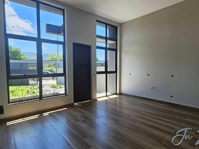 Casa em alto padrão Bairro Bom Retiro Matinhos PR