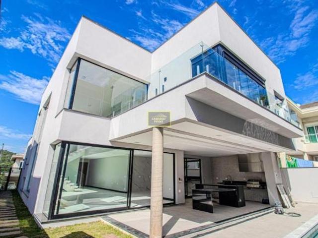 Casa em alto padrão com 368 metros de área construída, para venda, em Alphaville