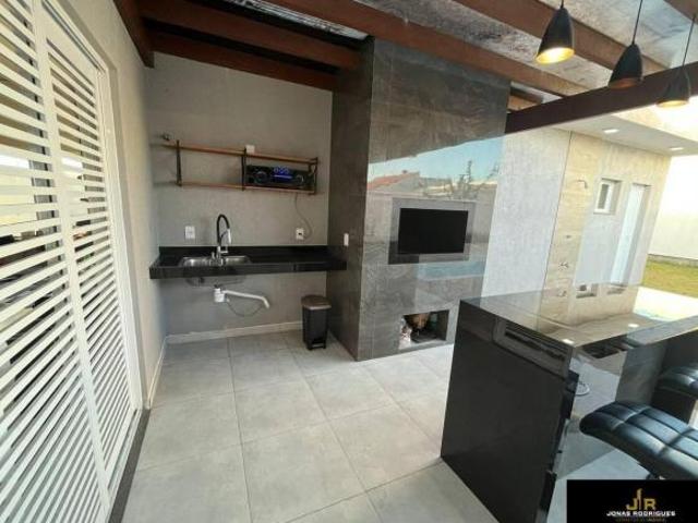 Casa em alto padrão com piscina em Imbé