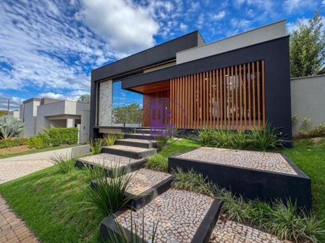 Casa em alto padrao no Condominio Sun Lake a venda