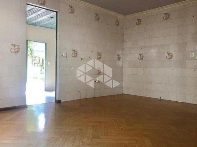 Casa em Alvenaria com Duas Moradias no Bairro São Leopoldo em Caxias do Sul