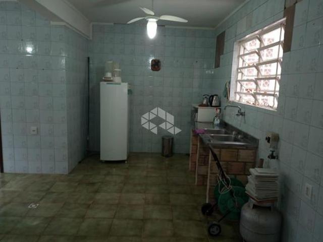? Casa em Alvenaria com Suíte, Salão de Festas e Garagem Fechada! Bairro Santa Isabel