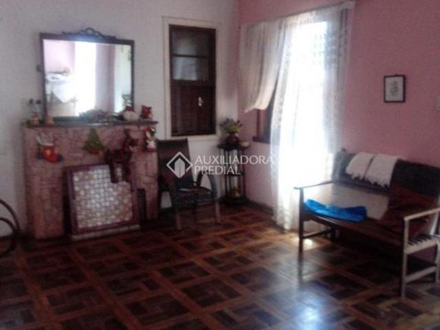 Casa em Alvenaria estilo casarão 4 dormitórios, 2 banheiros, 2 vagas! Teresópolis