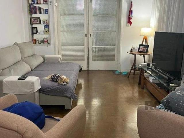 Casa em alvenaria, próxima à 24 de outubro, com a seguinte composição