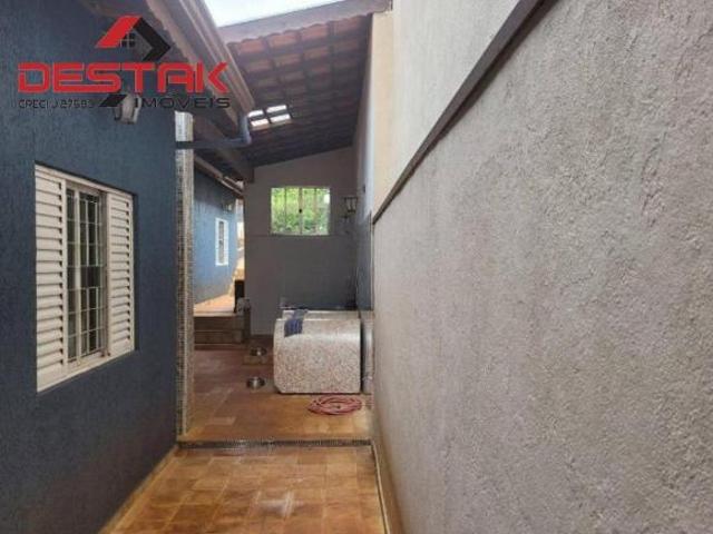 Casa em amplo terreno a venda em Região Central de Jundiaí/SP. Permuta por Chácara