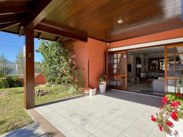 Casa em amplo terreno em Capão da Canoa