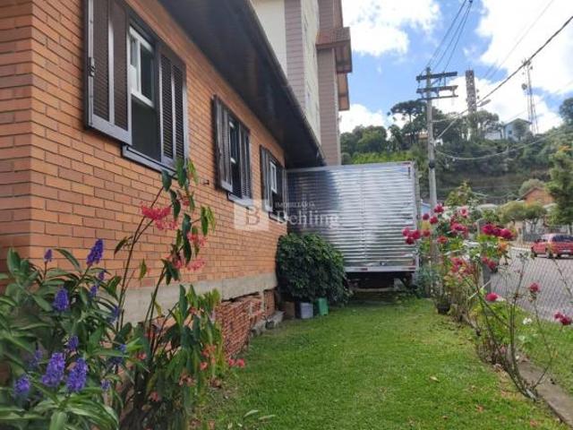 CASA EM AMPLO TERRENO EM ÓTIMA LOCALIZAÇÃO!
