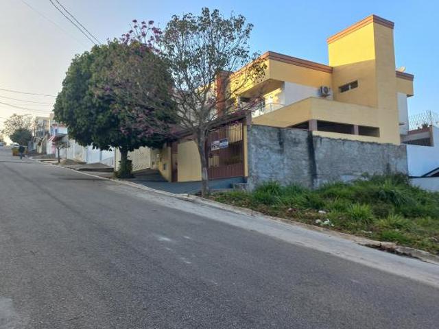 CASA EM ARAÇARIGUAMA VENDA / PERMUTA