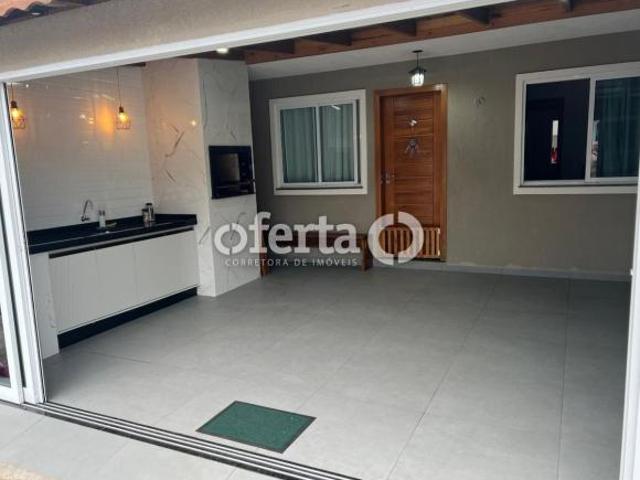 Casa em Araucária / Costeira