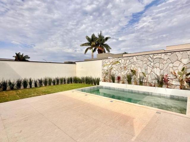 Casa em Arniqueira 3 Suítes Espaço Gourmet com piscina Lazer