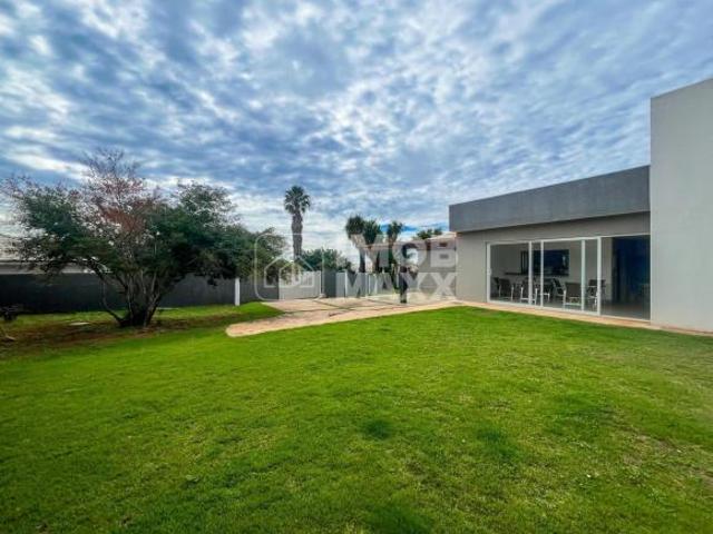 Casa em Arniqueira: 4 Dormitórios e 420m² por R$1.380.000