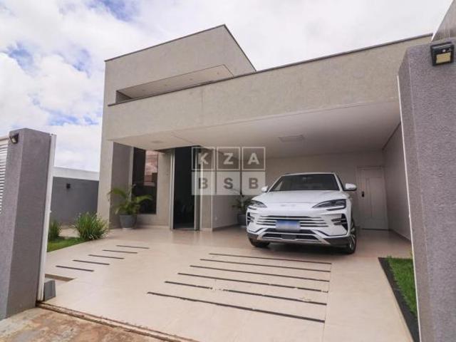 Casa em Arniqueira! 3 quartos 3 suítes 245m² útil 400m² Total SHA Conjunto 5
